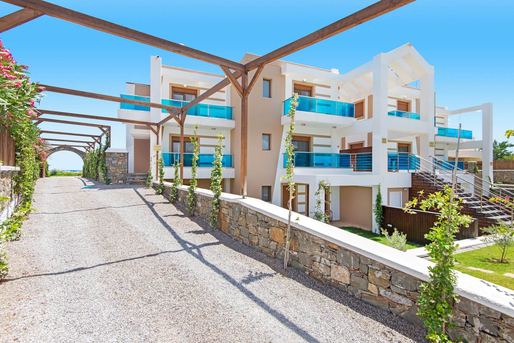 Hübsche Villa auf Rhodos direkt am Strand mit privatem Pool buchen ...