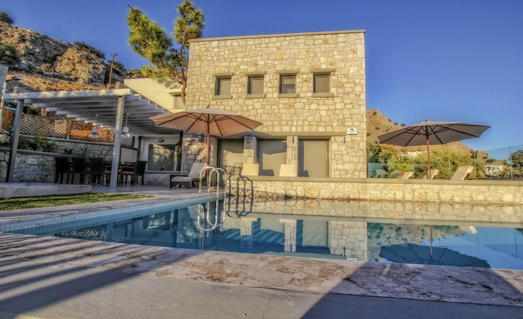Villa auf Rhodos mit privatem Pool in Strandnähe buchen - VILLTRAVEL ...